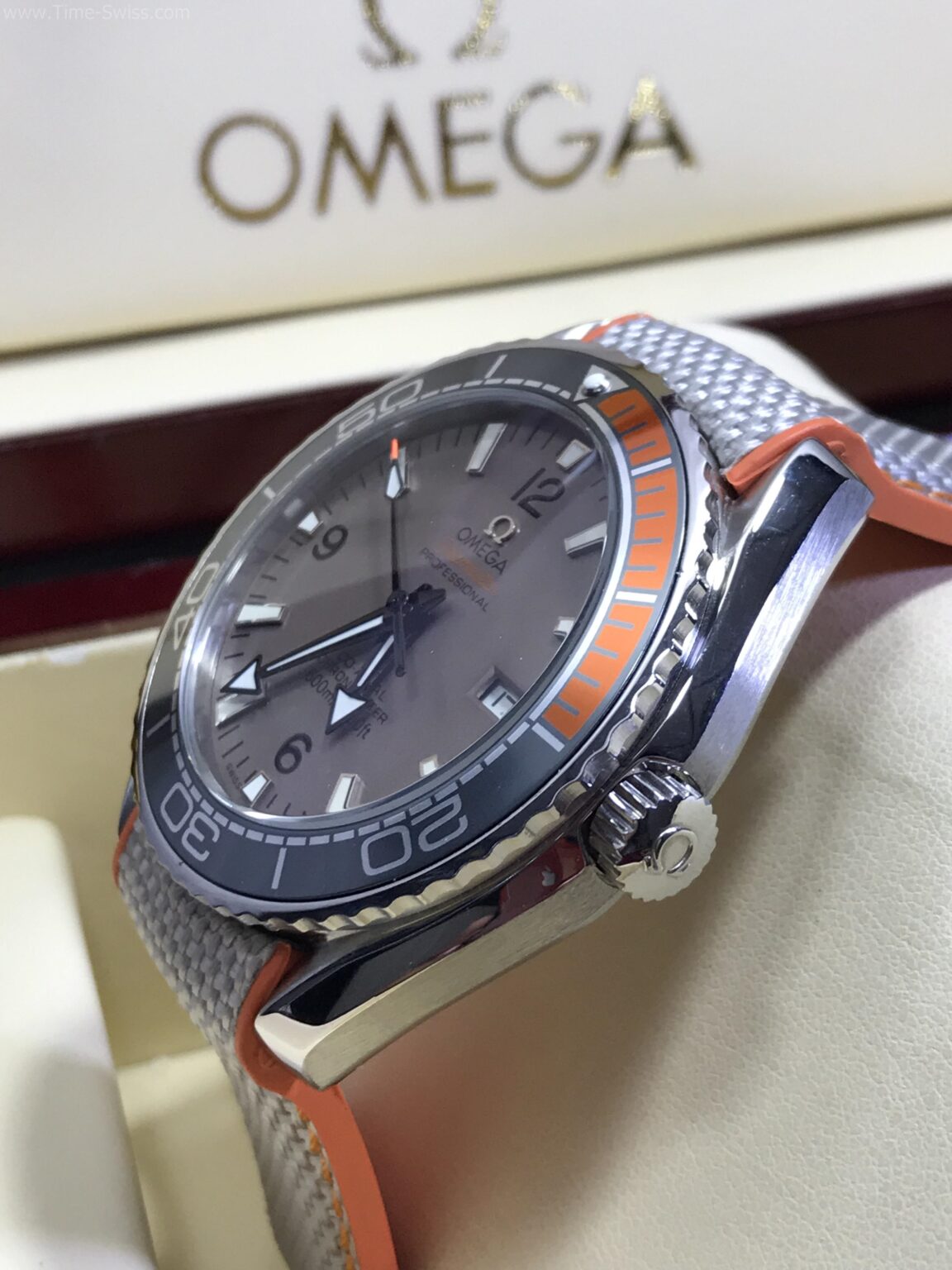 Omega Seamaster Orange Grey Dial Grey Rubber 42mm | https://time-swiss.com