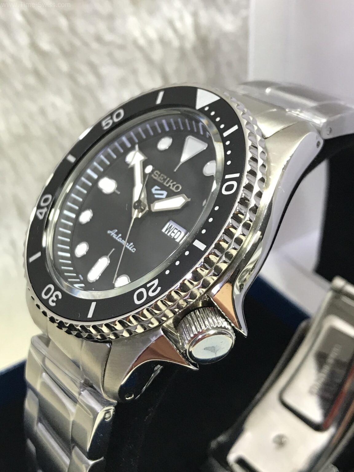 Seiko 4R36A Black Dial | https://time-swiss.com